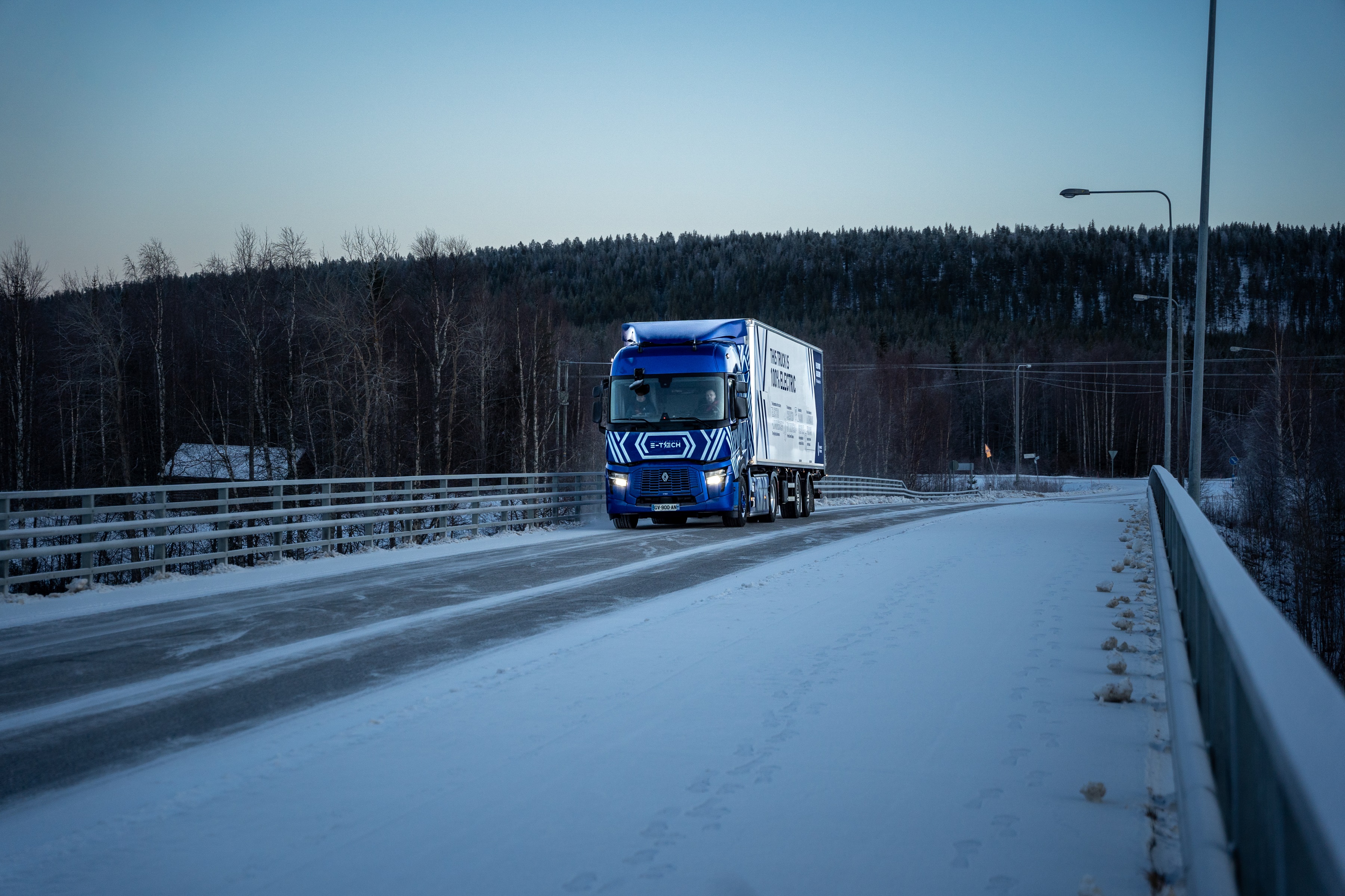 In Finland's extreme cold, the Renault Trucks E-Tech T Diamond Echo ...